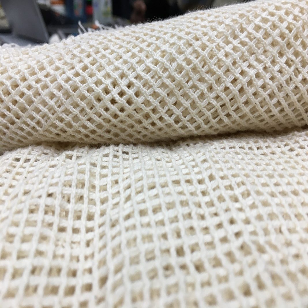 Vải Mesh là gì? Ưu nhược điểm và ứng dụng của vải Mesh