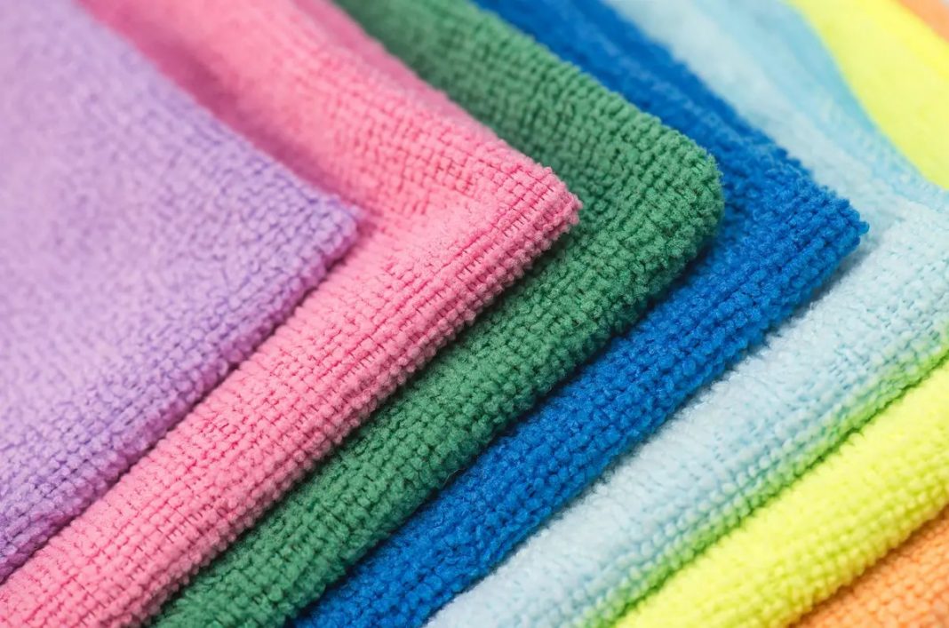 Vải Microfiber là gì? Tìm hiểu ưu nhược điểm và ứng dụng